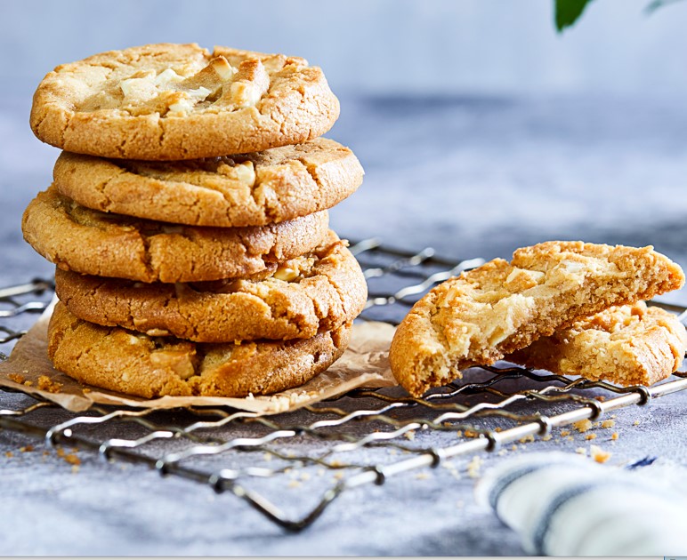 Country Range White Chocolate Cookie Pucks 90 x 50 g - Country Range