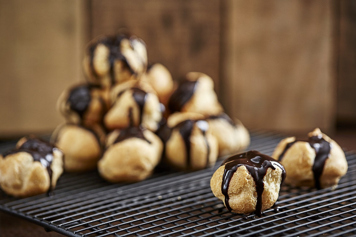 Country Range Profiteroles With Chocolate Sauce Min. Net Weight 1.44Kg ...